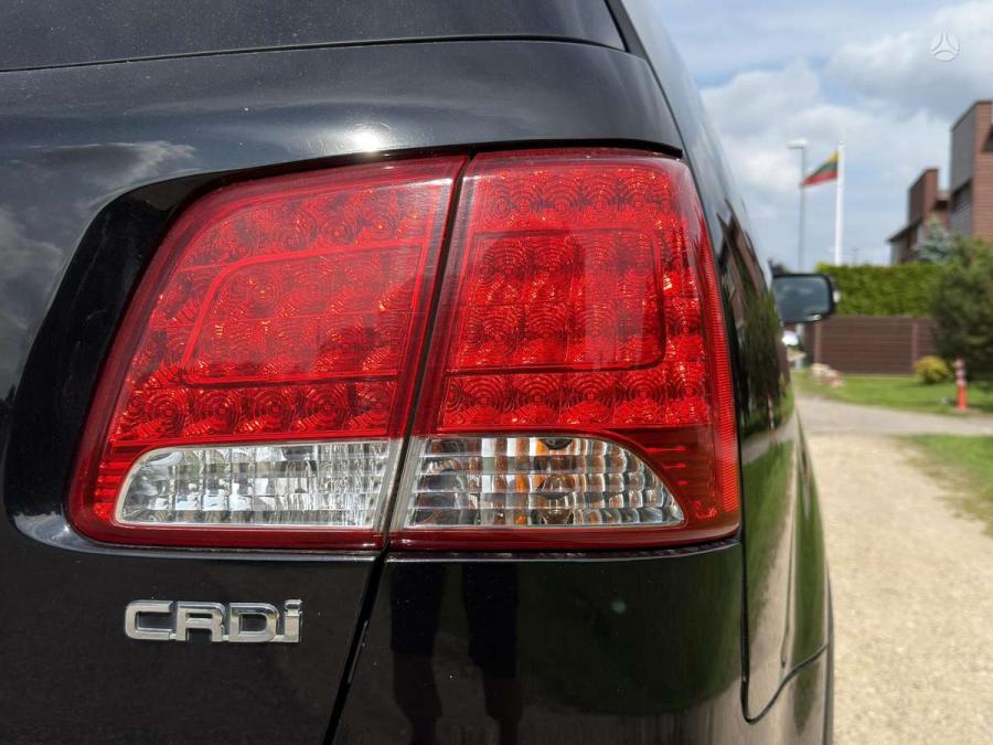 Black Kia Sorento 2011 in Vilnius, with an engine capacity of 2.20 L and mileage of 320 thousand km for 3800 €, photo 15 on AUTOMOTO.COM.LV