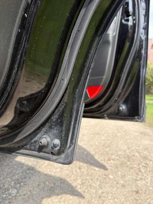 Black Kia Sorento 2011 in Vilnius, with an engine capacity of 2.20 L and mileage of 320 thousand km for 3800 €, photo 21 on AUTOMOTO.COM.LV