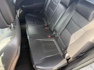 Black Kia Sorento 2011 in Vilnius, with an engine capacity of 2.20 L and mileage of 320 thousand km for 3800 €, photo 24 on AUTOMOTO.COM.LV