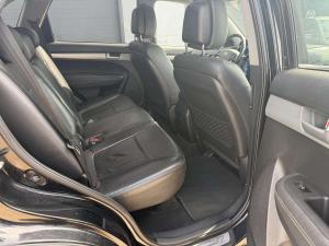 Black Kia Sorento 2011 in Vilnius, with an engine capacity of 2.20 L and mileage of 320 thousand km for 3800 €, photo 27 on AUTOMOTO.COM.LV