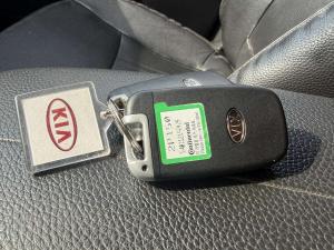 Black Kia Sorento 2011 in Vilnius, with an engine capacity of 2.20 L and mileage of 320 thousand km for 3800 €, photo 40 on AUTOMOTO.COM.LV