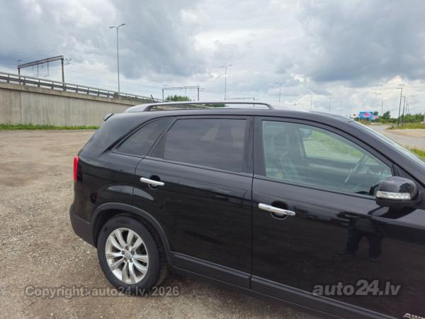Melns Kia Sorento 2011 Tallina, ar dzinēja tilpumu 2.20 L un nobraukumu 197 tūkst. km par 6500 €, foto 6 vietnē AUTOMOTO.COM.LV