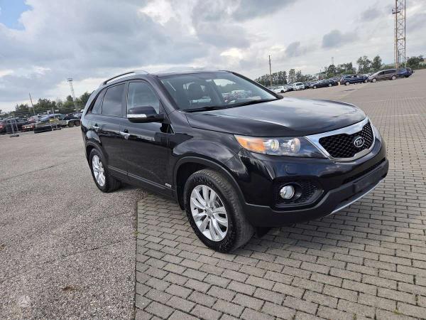 Black Kia Sorento 2011 in Marijampole, with an engine capacity of 2.20 L and mileage of 311 thousand km for 3950 €, photo 1 on AUTOMOTO.COM.LV
