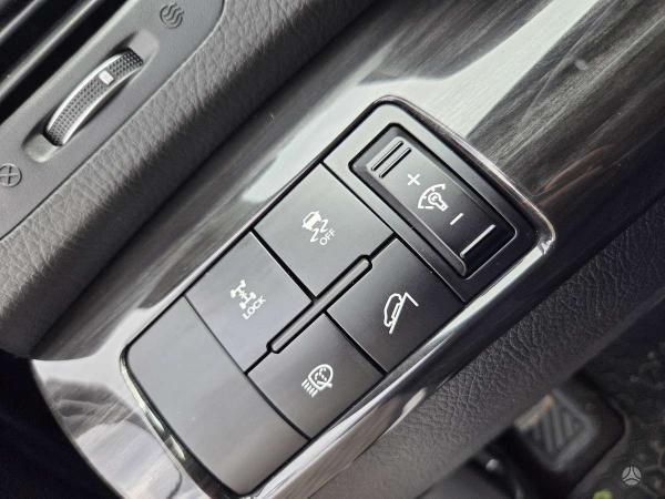 Black Kia Sorento 2011 in Marijampole, with an engine capacity of 2.20 L and mileage of 311 thousand km for 3950 €, photo 11 on AUTOMOTO.COM.LV