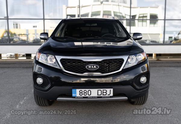Black Kia Sorento 2011 in Tallinn, with an engine capacity of 2.20 L and mileage of 347 thousand km for 4999 €, photo 3 on AUTOMOTO.COM.LV