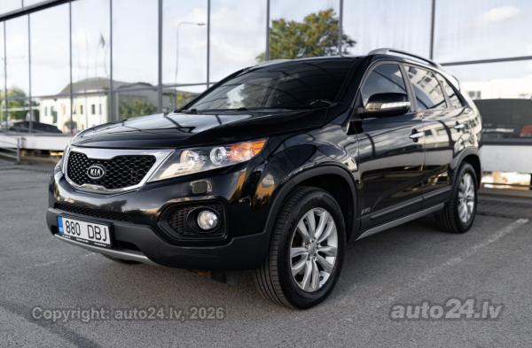 Black Kia Sorento 2011 in Tallinn, with an engine capacity of 2.20 L and mileage of 347 thousand km for 4999 €, photo 4 on AUTOMOTO.COM.LV