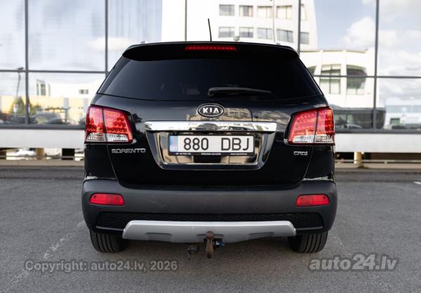 Black Kia Sorento 2011 in Tallinn, with an engine capacity of 2.20 L and mileage of 347 thousand km for 4999 €, photo 6 on AUTOMOTO.COM.LV
