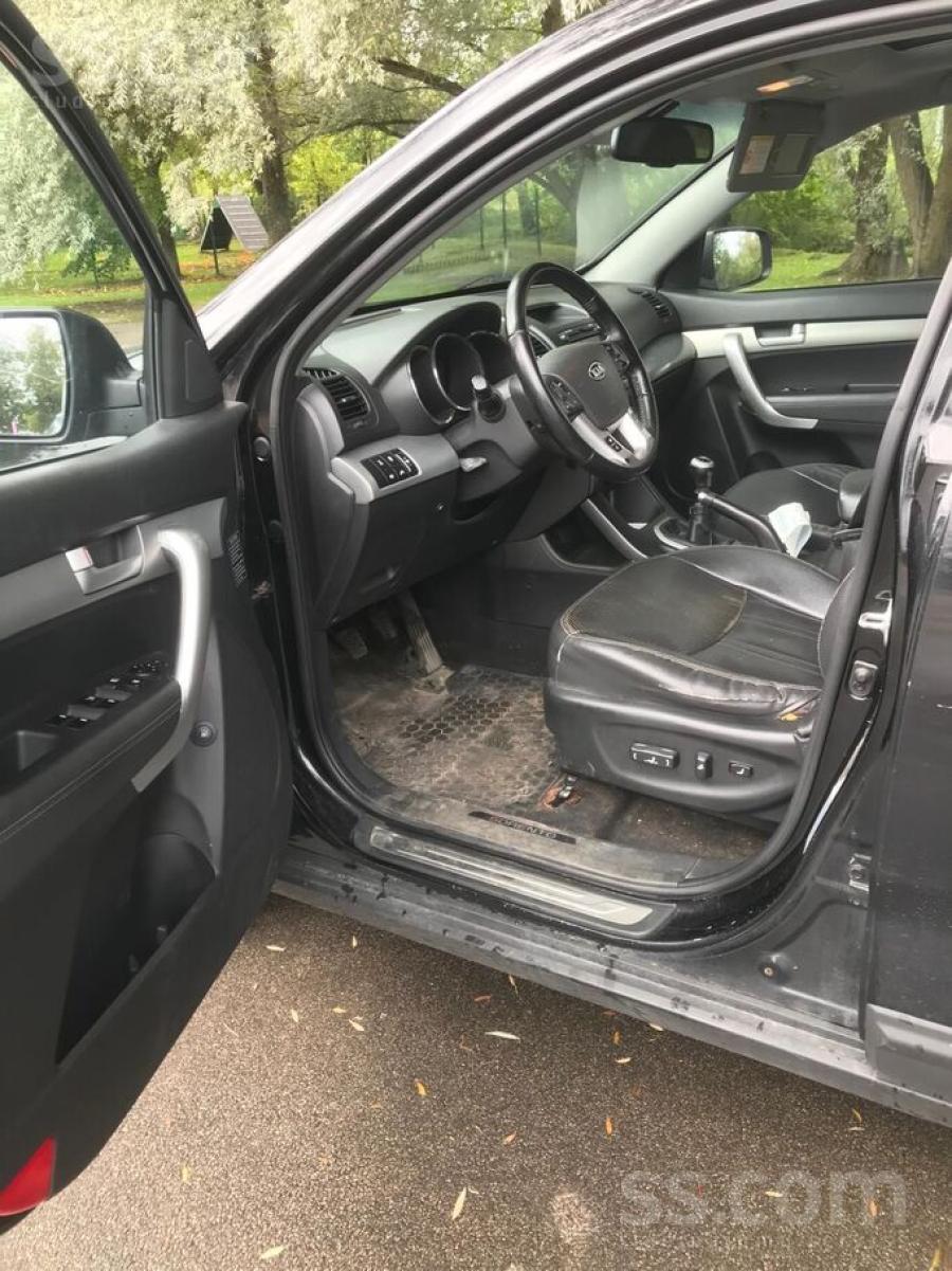 Melns Kia Sorento 2011 Jūrmala, ar dzinēja tilpumu 2.20 L un nobraukumu 320 tūkst. km par 6500 €, foto 8 vietnē AUTOMOTO.COM.LV