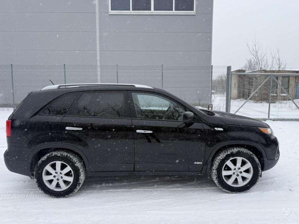 Melns Kia Sorento 2012 Viļņa, ar dzinēja tilpumu 2.20 L un nobraukumu 271 tūkst. km par 4500 €, foto 4 vietnē AUTOMOTO.COM.LV