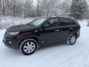 Black Kia Sorento 2012 in Vilnius, with an engine capacity of 2.20 L and mileage of 271 thousand km for 4500 €, photo 7 on AUTOMOTO.COM.LV