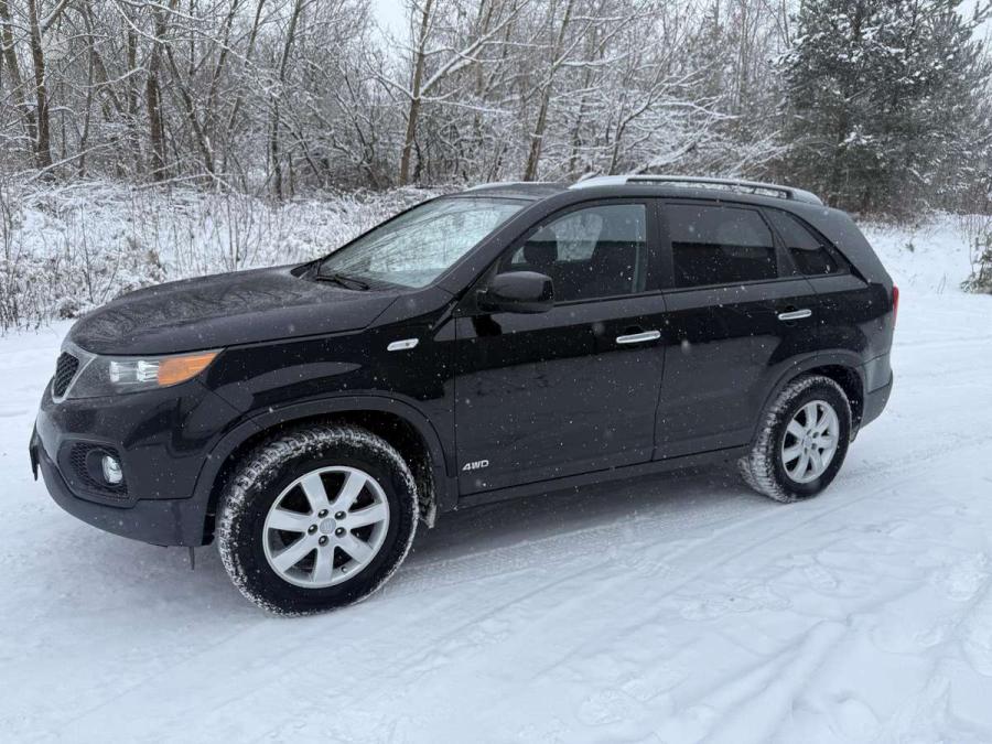 Black Kia Sorento 2012 in Vilnius, with an engine capacity of 2.20 L and mileage of 271 thousand km for 4500 €, photo 7 on AUTOMOTO.COM.LV