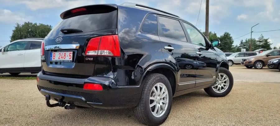 Black Kia Sorento 2012 in Riga, with an engine capacity of 2.20 L and mileage of 231 thousand km for 9200 €, photo 7 on AUTOMOTO.COM.LV