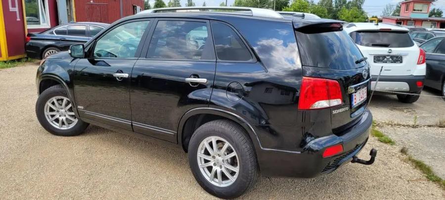Black Kia Sorento 2012 in Riga, with an engine capacity of 2.20 L and mileage of 231 thousand km for 9200 €, photo 11 on AUTOMOTO.COM.LV
