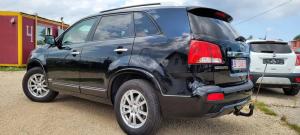 Black Kia Sorento 2012 in Riga, with an engine capacity of 2.20 L and mileage of 231 thousand km for 9200 €, photo 12 on AUTOMOTO.COM.LV