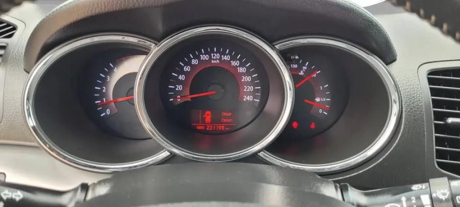 Black Kia Sorento 2012 in Riga, with an engine capacity of 2.20 L and mileage of 231 thousand km for 9200 €, photo 15 on AUTOMOTO.COM.LV
