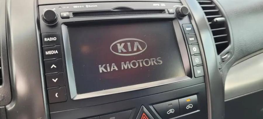 Black Kia Sorento 2012 in Riga, with an engine capacity of 2.20 L and mileage of 231 thousand km for 9200 €, photo 21 on AUTOMOTO.COM.LV