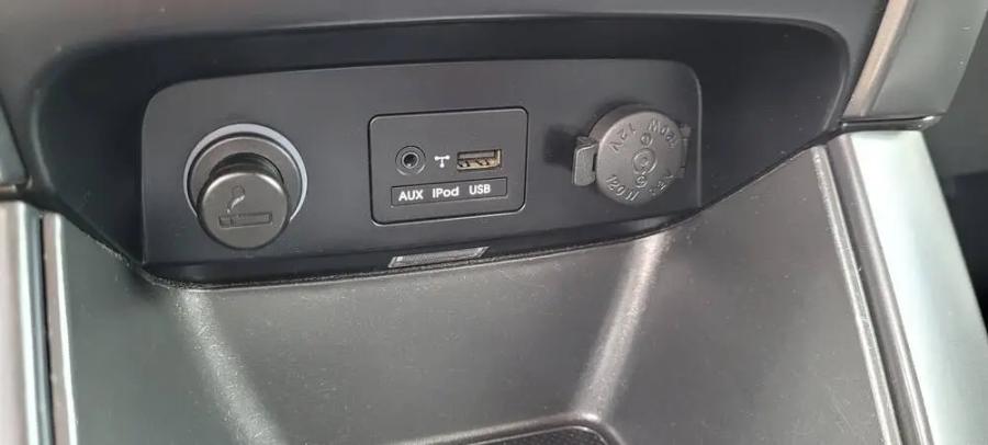 Black Kia Sorento 2012 in Riga, with an engine capacity of 2.20 L and mileage of 231 thousand km for 9200 €, photo 23 on AUTOMOTO.COM.LV