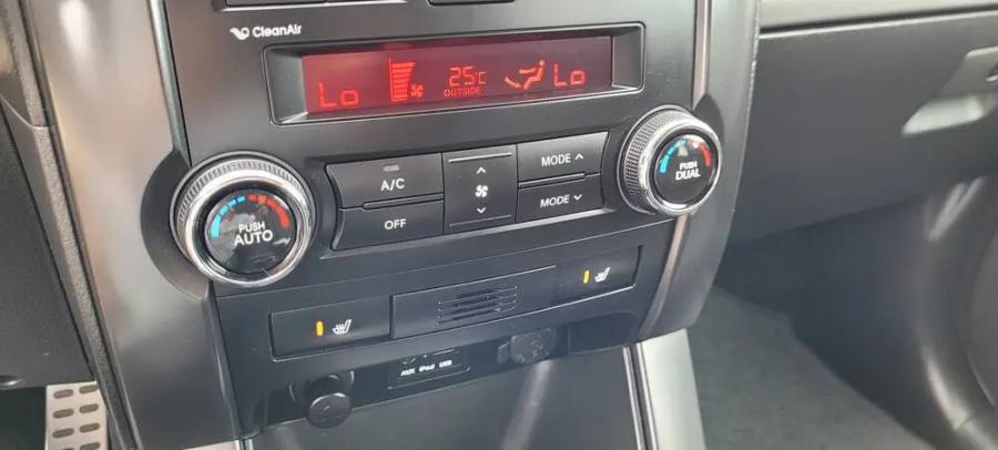 Black Kia Sorento 2012 in Riga, with an engine capacity of 2.20 L and mileage of 231 thousand km for 9200 €, photo 24 on AUTOMOTO.COM.LV