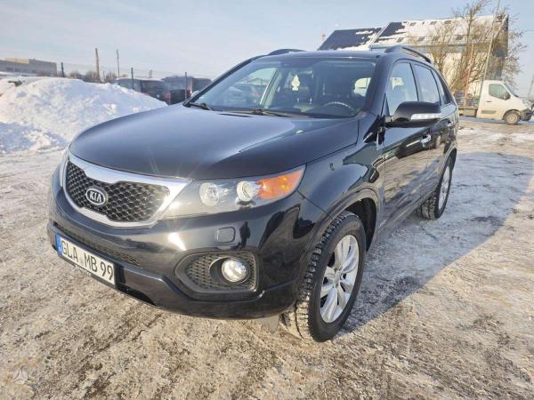 Black Kia Sorento 2013 in Marijampole, with an engine capacity of 2.20 L and mileage of 225 thousand km for 6950 €, photo 1 on AUTOMOTO.COM.LV
