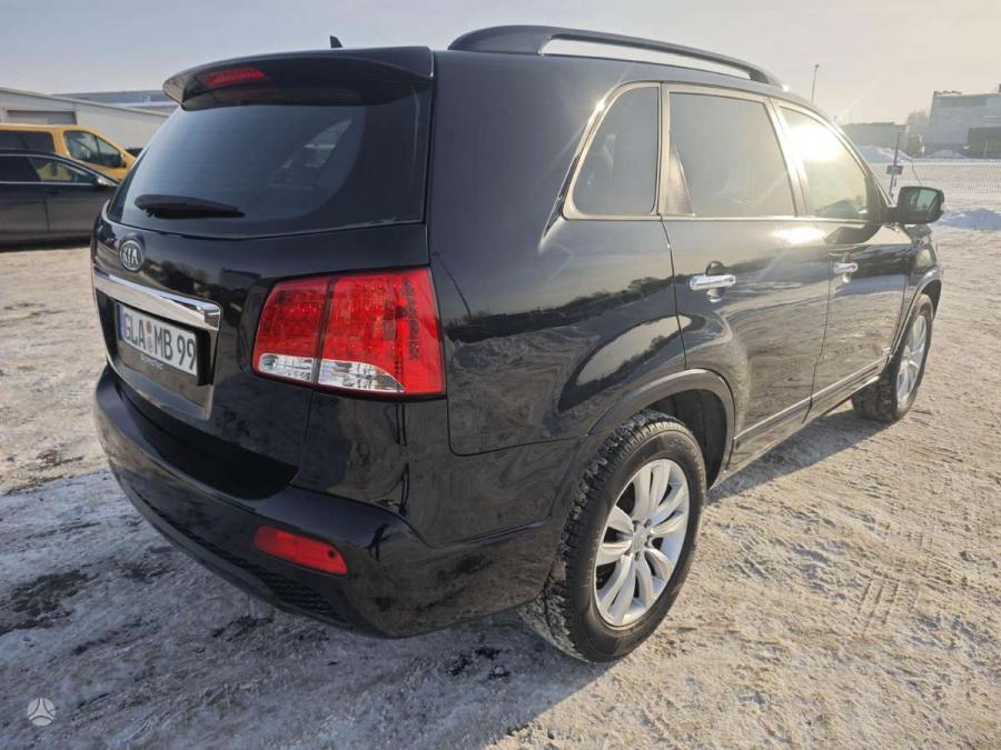 Melns Kia Sorento 2013 Marijampole, ar dzinēja tilpumu 2.20 L un nobraukumu 225 tūkst. km par 6950 €, foto 5 vietnē AUTOMOTO.COM.LV