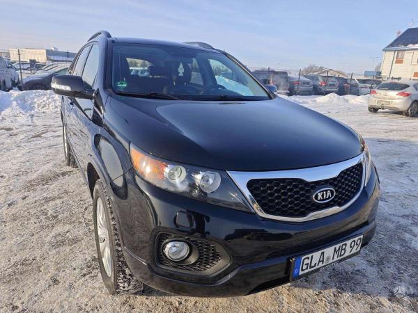 Black Kia Sorento 2013 in Marijampole, with an engine capacity of 2.20 L and mileage of 225 thousand km for 6950 €, photo 9 on AUTOMOTO.COM.LV