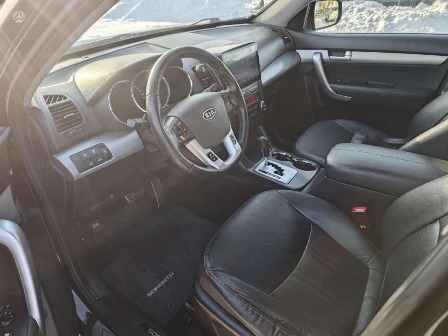 Melns Kia Sorento 2013 Marijampole, ar dzinēja tilpumu 2.20 L un nobraukumu 225 tūkst. km par 6950 €, foto 10 vietnē AUTOMOTO.COM.LV