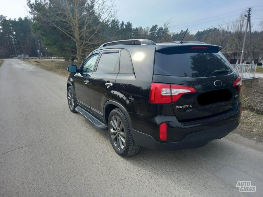 Black Kia Sorento 2013 in Panevezys, with an engine capacity of 2.20 L and mileage of 265 thousand km for 11000 €, photo 5 on AUTOMOTO.COM.LV