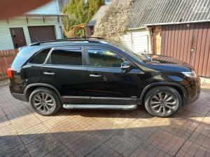 Black Kia Sorento 2013 in Panevezys, with an engine capacity of 2.20 L and mileage of 265 thousand km for 11000 €, photo 6 on AUTOMOTO.COM.LV