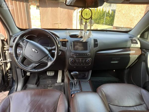 Melns Kia Sorento 2013 Panevēža, ar dzinēja tilpumu 2.20 L un nobraukumu 265 tūkst. km par 9100 €, foto 10 vietnē AUTOMOTO.COM.LV