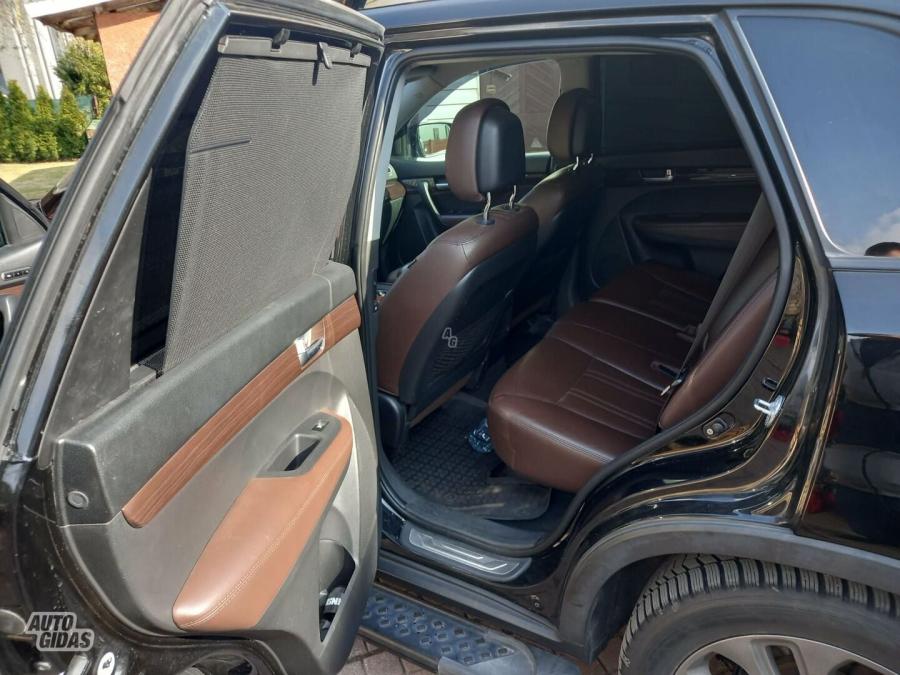 Melns Kia Sorento 2013 Panevēža, ar dzinēja tilpumu 2.20 L un nobraukumu 265 tūkst. km par 9100 €, foto 19 vietnē AUTOMOTO.COM.LV
