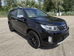 Black Kia Sorento 2013 in Marijampole, with an engine capacity of 2.20 L and mileage of 193 thousand km for 7950 €, photo 3 on AUTOMOTO.COM.LV