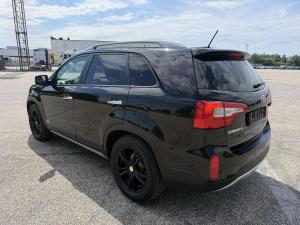 Black Kia Sorento 2013 in Marijampole, with an engine capacity of 2.20 L and mileage of 193 thousand km for 7950 €, photo 4 on AUTOMOTO.COM.LV