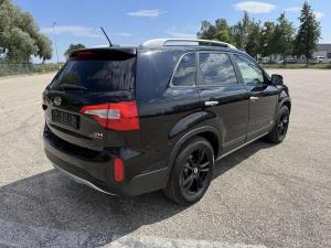 Black Kia Sorento 2013 in Marijampole, with an engine capacity of 2.20 L and mileage of 193 thousand km for 7950 €, photo 5 on AUTOMOTO.COM.LV