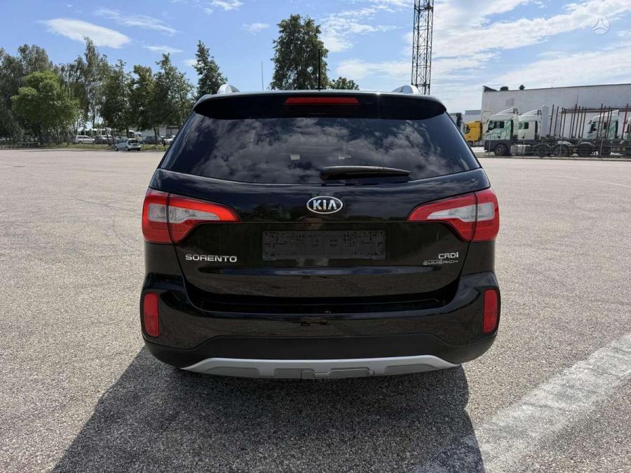 Black Kia Sorento 2013 in Marijampole, with an engine capacity of 2.20 L and mileage of 193 thousand km for 7950 €, photo 6 on AUTOMOTO.COM.LV