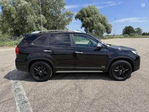 Black Kia Sorento 2013 in Marijampole, with an engine capacity of 2.20 L and mileage of 193 thousand km for 7950 €, photo 8 on AUTOMOTO.COM.LV