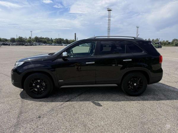 Black Kia Sorento 2013 in Marijampole, with an engine capacity of 2.20 L and mileage of 193 thousand km for 7950 €, photo 8 on AUTOMOTO.COM.LV