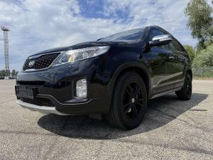 Black Kia Sorento 2013 in Marijampole, with an engine capacity of 2.20 L and mileage of 193 thousand km for 7950 €, photo 10 on AUTOMOTO.COM.LV