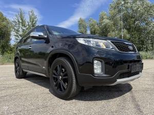 Black Kia Sorento 2013 in Marijampole, with an engine capacity of 2.20 L and mileage of 193 thousand km for 7950 €, photo 11 on AUTOMOTO.COM.LV