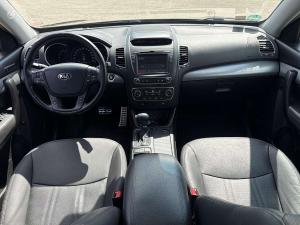 Black Kia Sorento 2013 in Marijampole, with an engine capacity of 2.20 L and mileage of 193 thousand km for 7950 €, photo 16 on AUTOMOTO.COM.LV