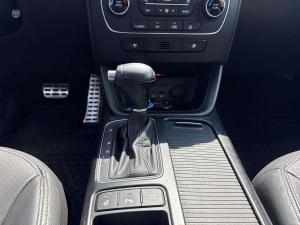 Black Kia Sorento 2013 in Marijampole, with an engine capacity of 2.20 L and mileage of 193 thousand km for 7950 €, photo 17 on AUTOMOTO.COM.LV