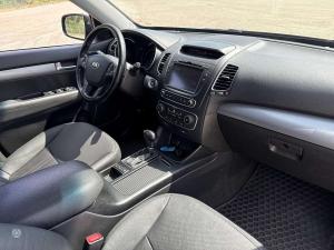 Black Kia Sorento 2013 in Marijampole, with an engine capacity of 2.20 L and mileage of 193 thousand km for 7950 €, photo 20 on AUTOMOTO.COM.LV