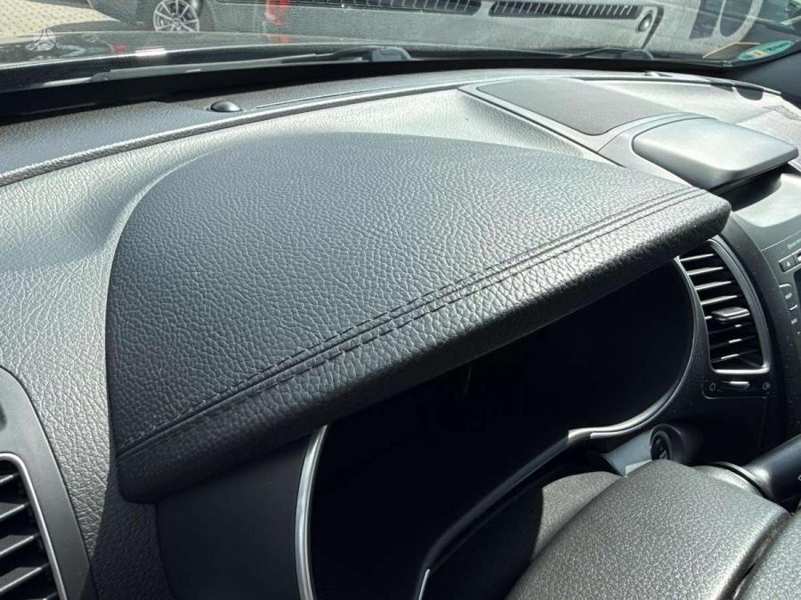 Black Kia Sorento 2013 in Marijampole, with an engine capacity of 2.20 L and mileage of 193 thousand km for 7950 €, photo 21 on AUTOMOTO.COM.LV
