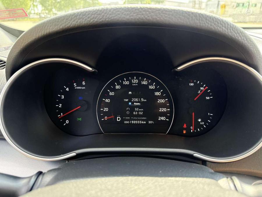 Black Kia Sorento 2013 in Marijampole, with an engine capacity of 2.20 L and mileage of 193 thousand km for 7950 €, photo 23 on AUTOMOTO.COM.LV