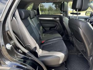 Black Kia Sorento 2013 in Marijampole, with an engine capacity of 2.20 L and mileage of 193 thousand km for 7950 €, photo 28 on AUTOMOTO.COM.LV