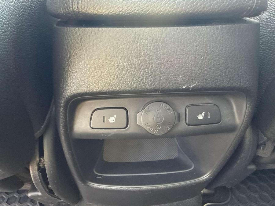 Black Kia Sorento 2013 in Marijampole, with an engine capacity of 2.20 L and mileage of 193 thousand km for 7950 €, photo 31 on AUTOMOTO.COM.LV