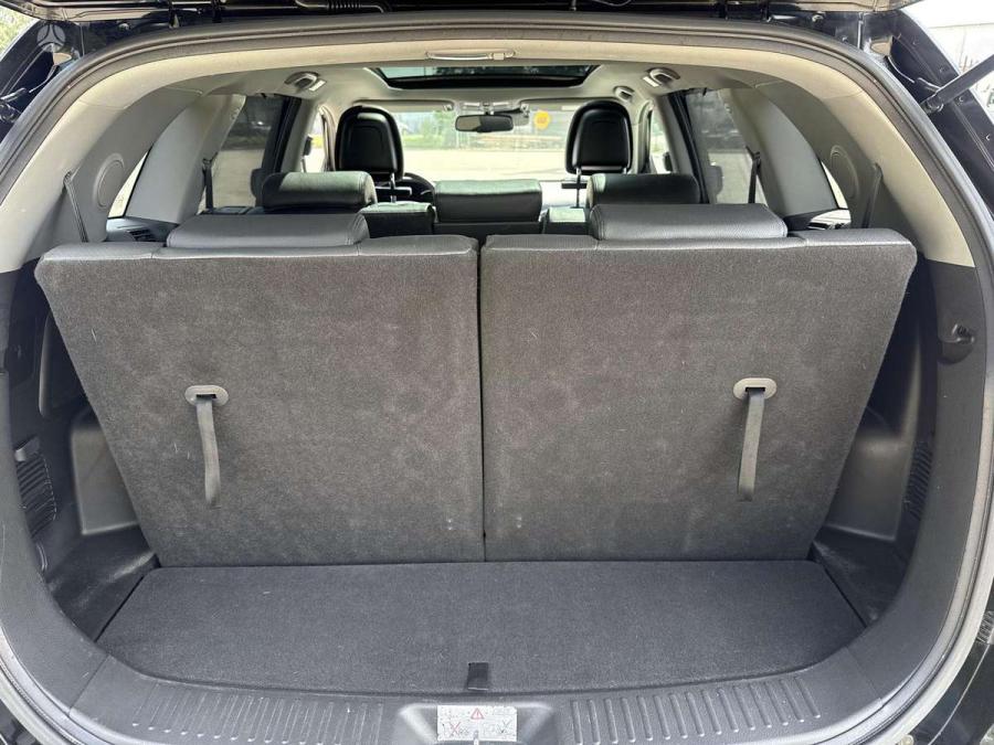 Black Kia Sorento 2013 in Marijampole, with an engine capacity of 2.20 L and mileage of 193 thousand km for 7950 €, photo 32 on AUTOMOTO.COM.LV