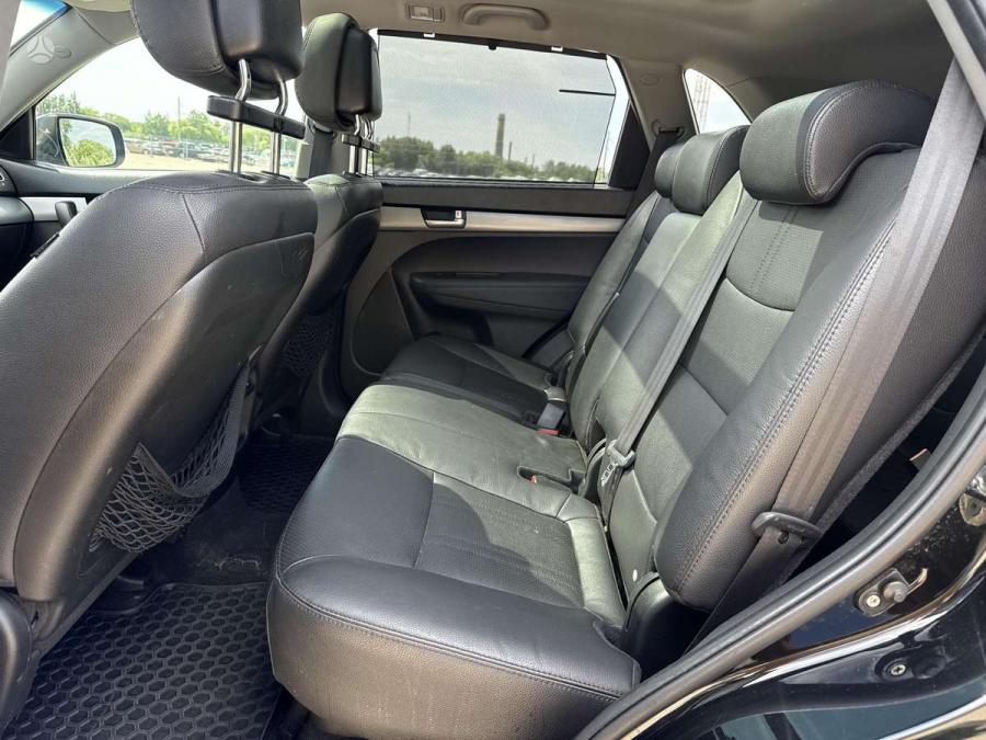 Black Kia Sorento 2013 in Marijampole, with an engine capacity of 2.20 L and mileage of 193 thousand km for 7950 €, photo 35 on AUTOMOTO.COM.LV