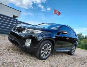 Black Kia Sorento 2013 in Vilkaviskis, with an engine capacity of 2.20 L and mileage of 176 thousand km for 9800 €, photo 3 on AUTOMOTO.COM.LV