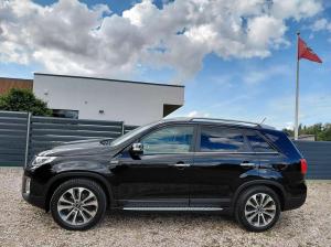 Black Kia Sorento 2013 in Vilkaviskis, with an engine capacity of 2.20 L and mileage of 176 thousand km for 9800 €, photo 6 on AUTOMOTO.COM.LV