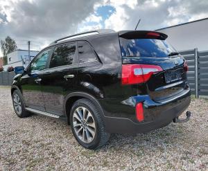 Black Kia Sorento 2013 in Vilkaviskis, with an engine capacity of 2.20 L and mileage of 176 thousand km for 9800 €, photo 8 on AUTOMOTO.COM.LV